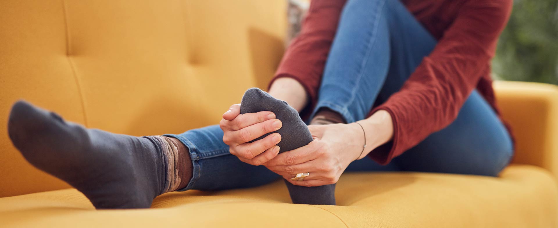 Have A Long Second Toe That's Causing Pain? Here's How To Fix It ...