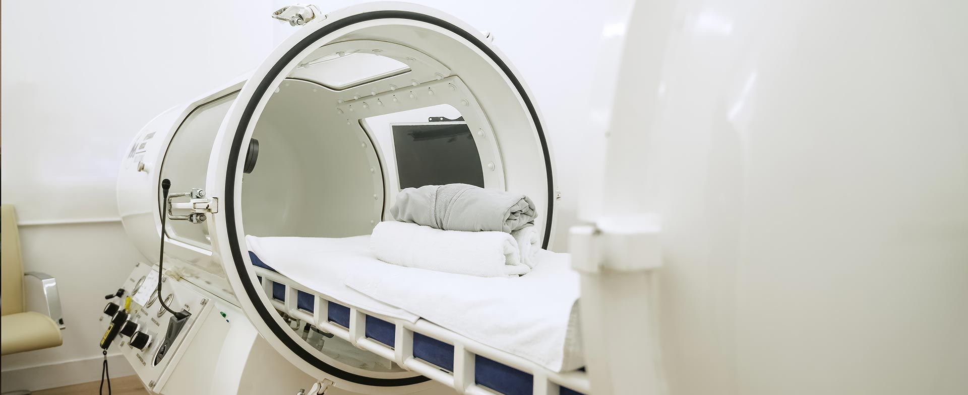 Treating Wounds And Infections With Hyperbaric Oxygen Therapy Henry Ford Health Detroit MI